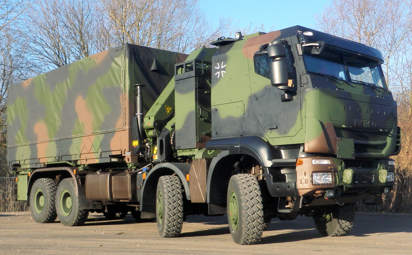 Hunderster Trakker GTF 8x8 übergeben - ESUT - Europäische Sicherheit ...