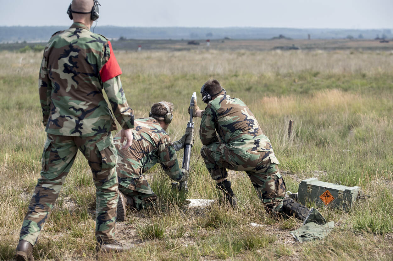 Hirtenberger commando mortar approved for use in the Dutch army and ...