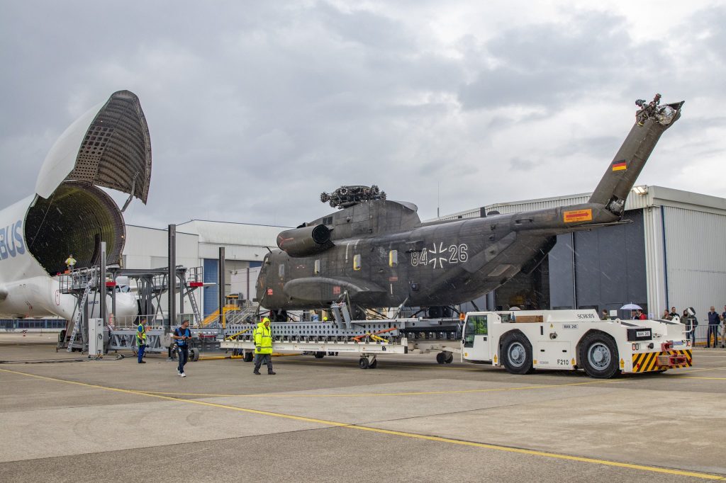 Successful loading exercise CH-53 in Beluga ST