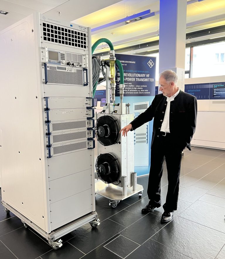 Neuvorstellung flüssigkeitsgekühlter HF-Hochleistungssender
