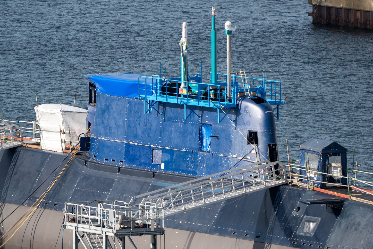 Israeli submarine to shipyard equipment at tkMS