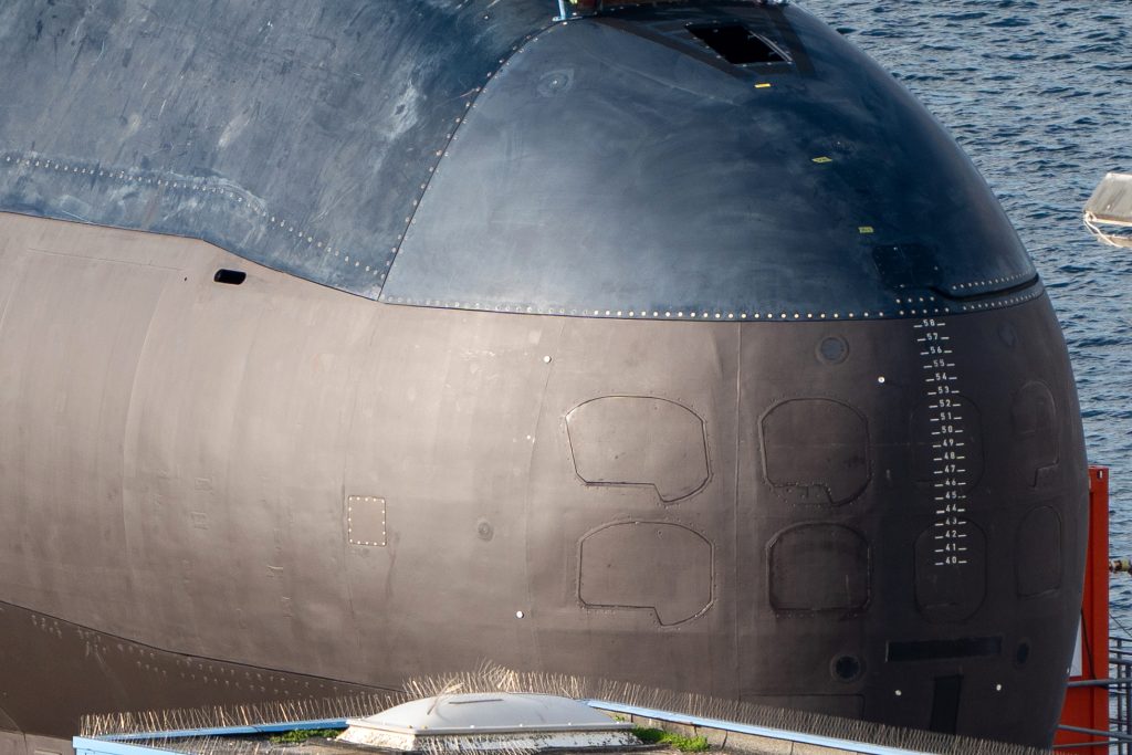 Israeli submarine to shipyard equipment at tkMS