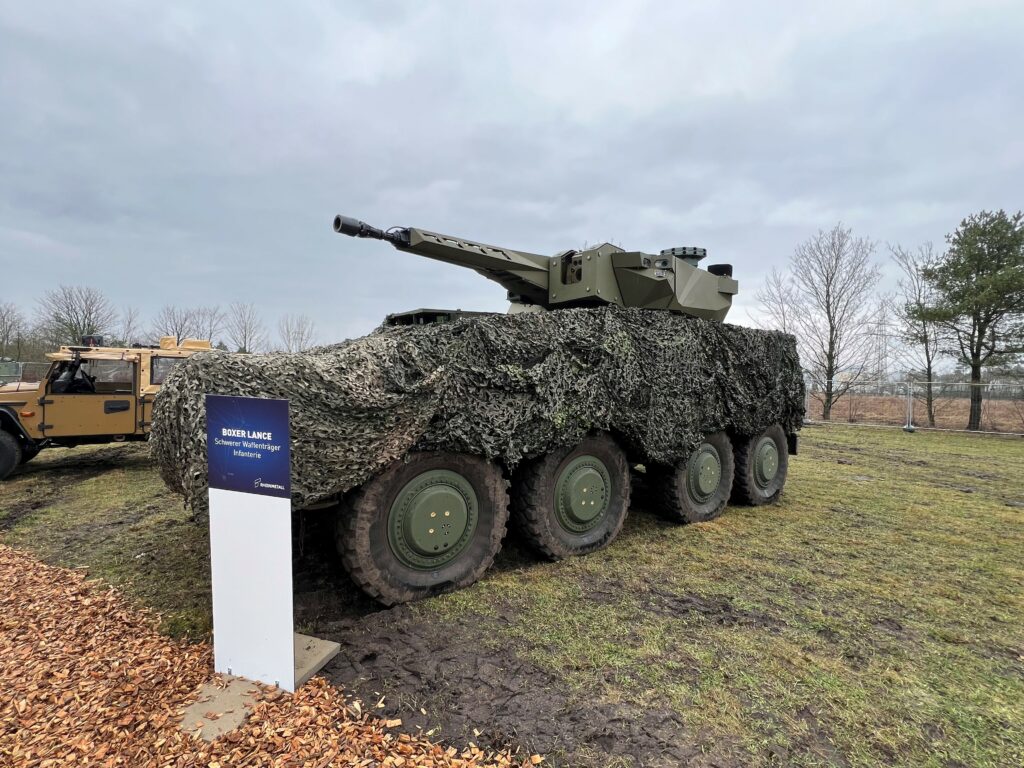 Heavy weapons carrier infantry approved for the medium forces of the army