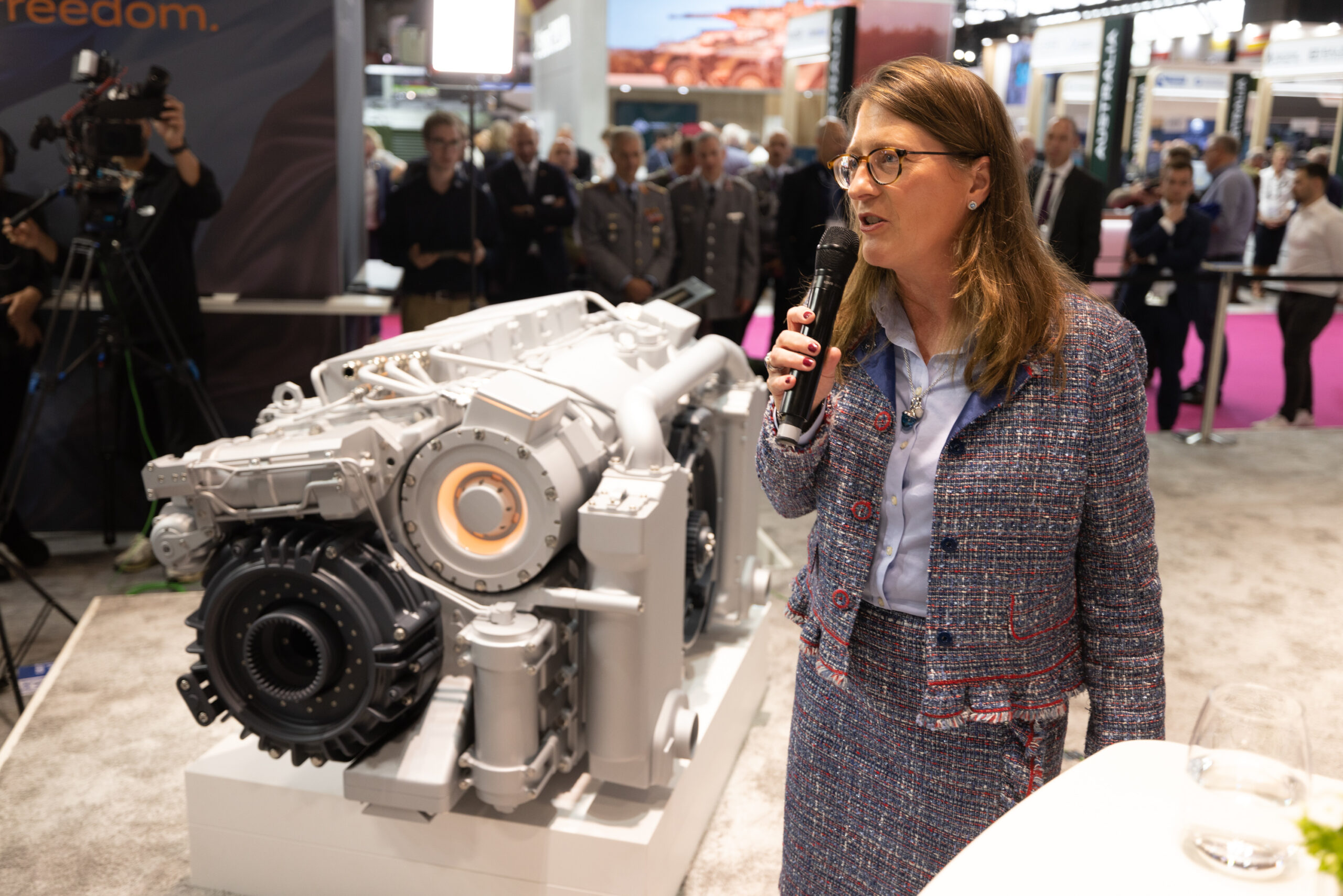 Renk präsentiert das ATREX-Hybridantriebssystem für Kampfpanzer