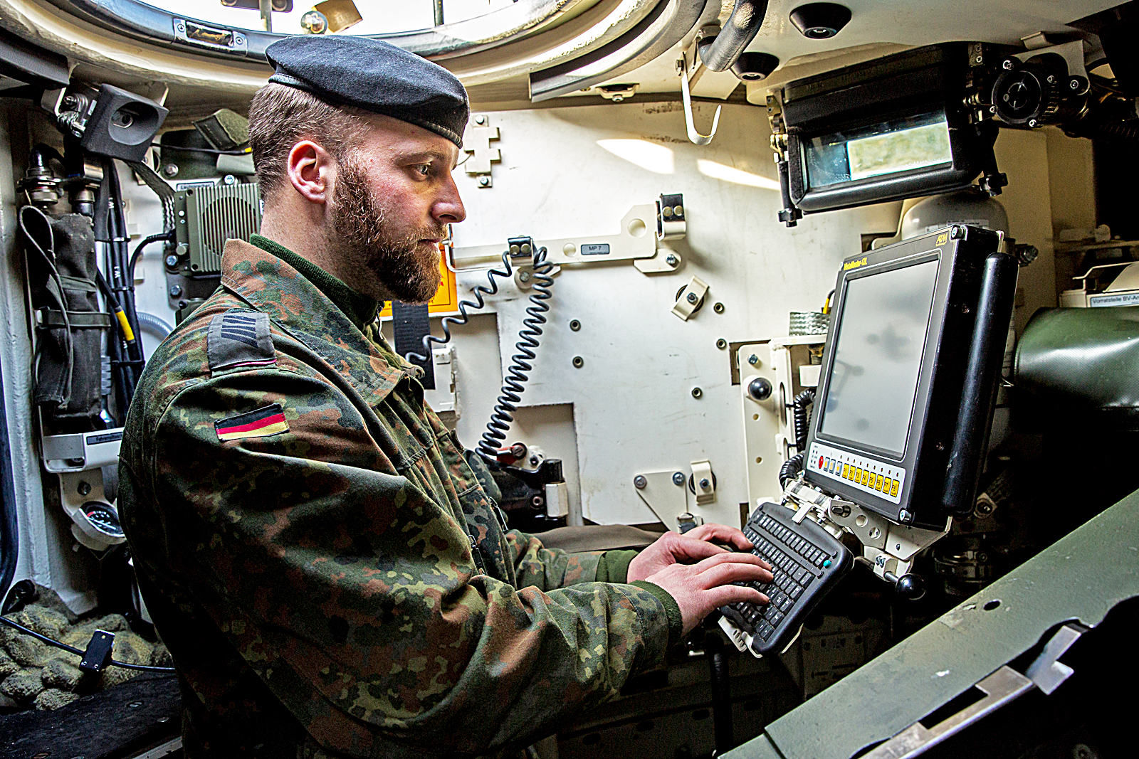 Knapp eine Milliarde Euro für Geräte, Umrüstungen und Lenkwaffen