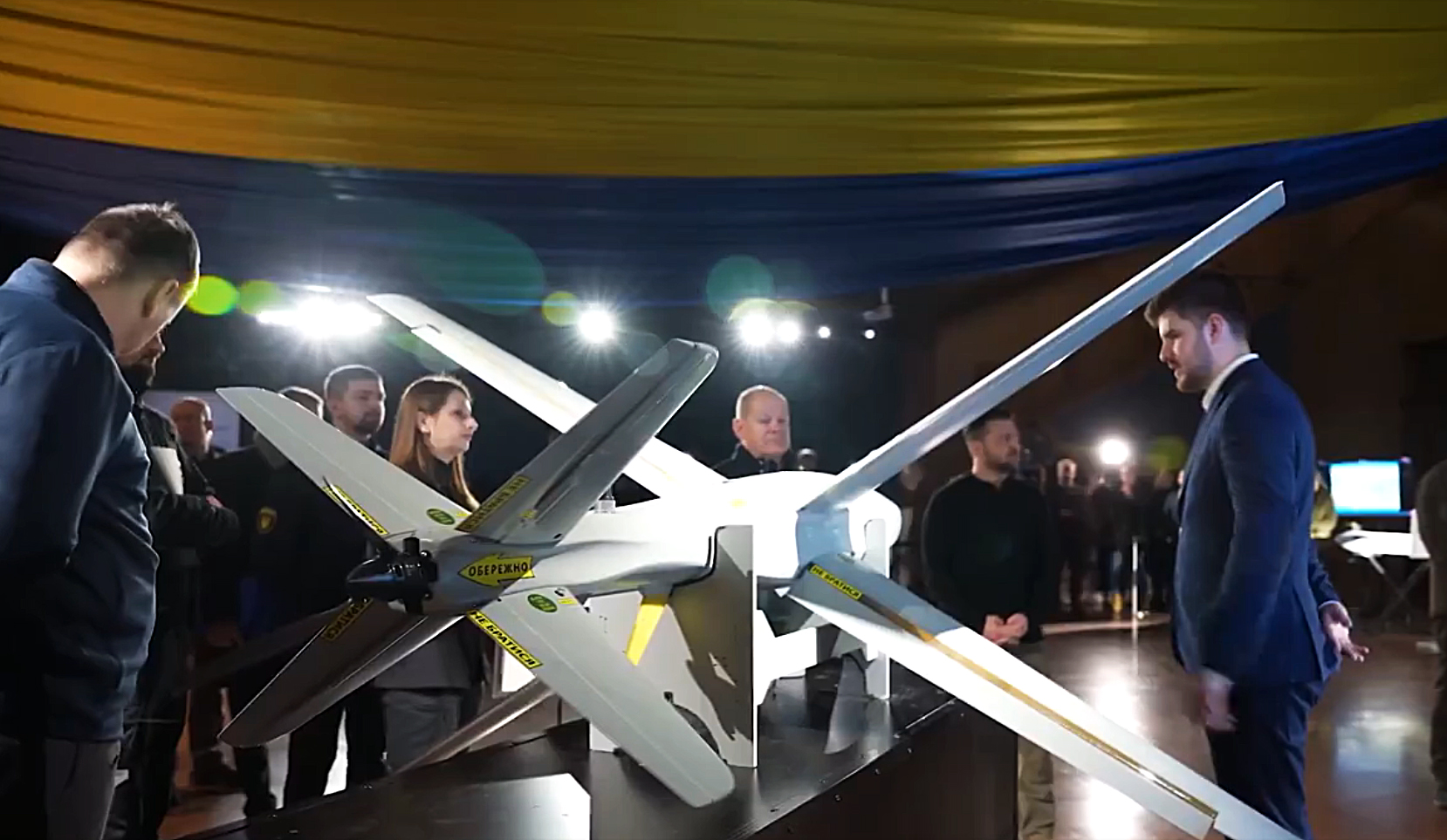 Drohnen von Helsing und Quantum Systems in Ukraine präsentiert