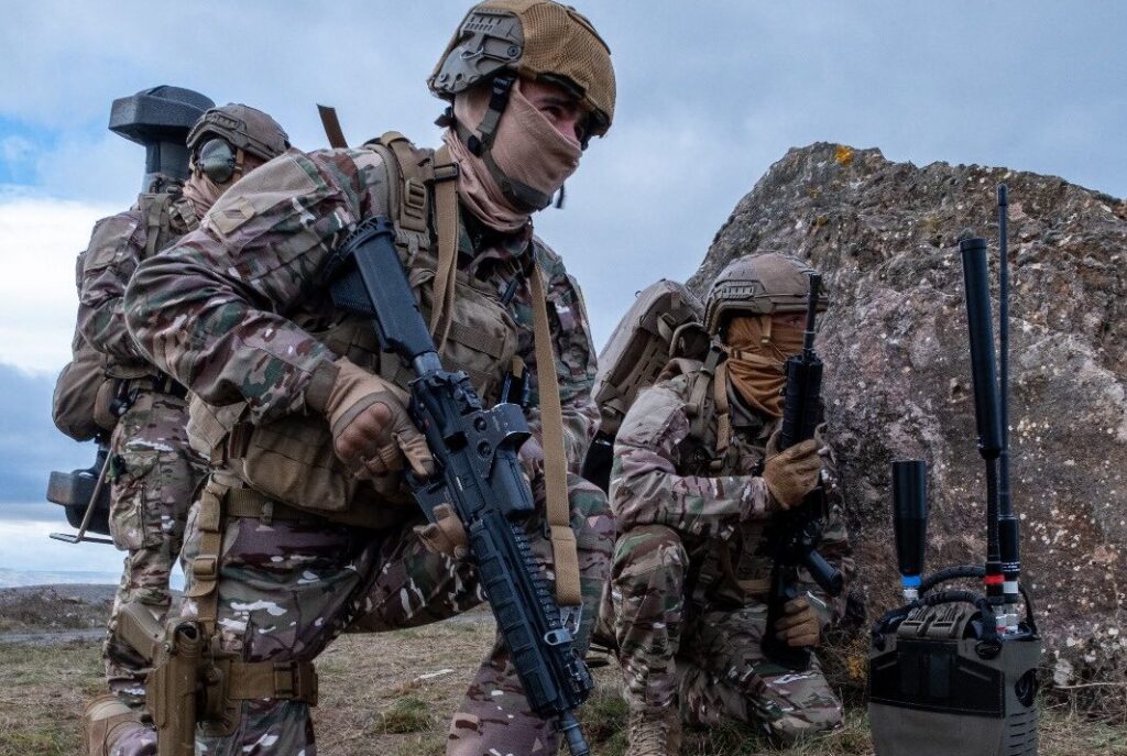 Erste französische Verbände erhalten neue Multi-Umfeld Kampfuniform F3 BME